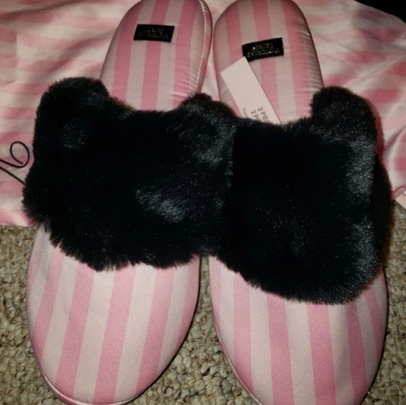 PINK Victoria's Secret | Shoes | Victoria Secret Pink Slippers Size S ...